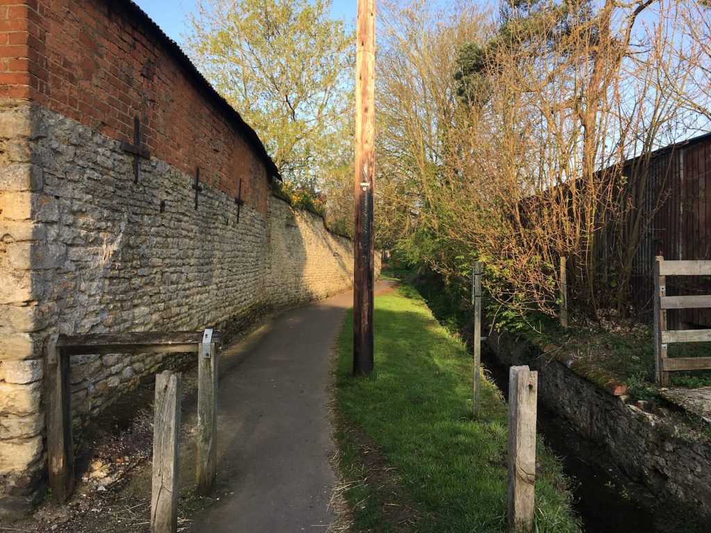 Photo Tour - Footpaths - Harrold Online